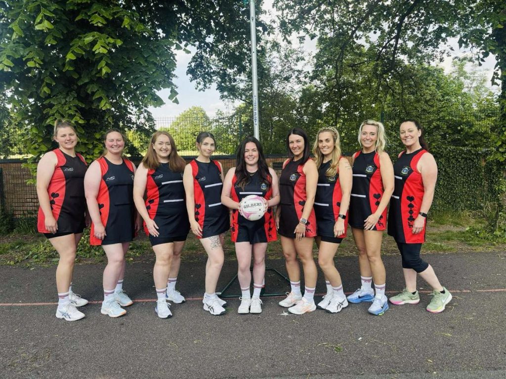 Queens put away Swans - Alcester Town Netball Club